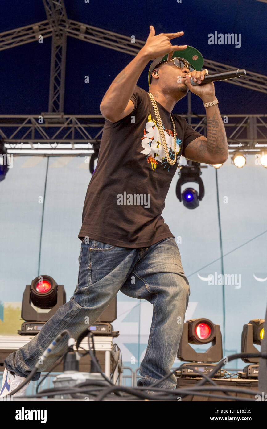 Shakopee, Minnesota, USA. 25th May, 2014. Rapper NAS performs during ...