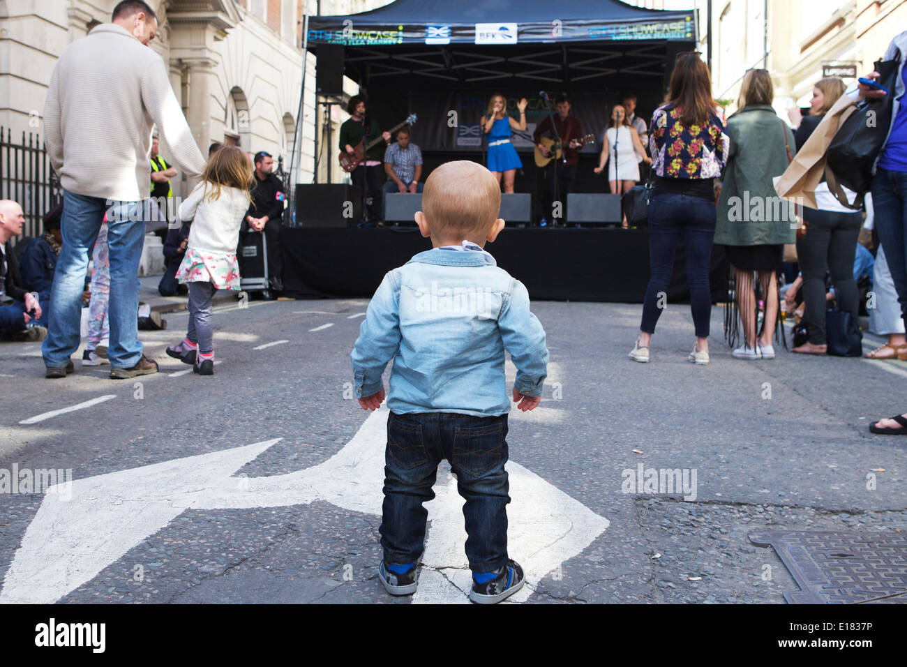 Child watching band on stage hi-res stock photography and images - Alamy