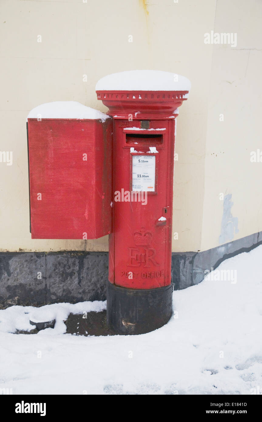 Post box in snow Stock Photo - Alamy