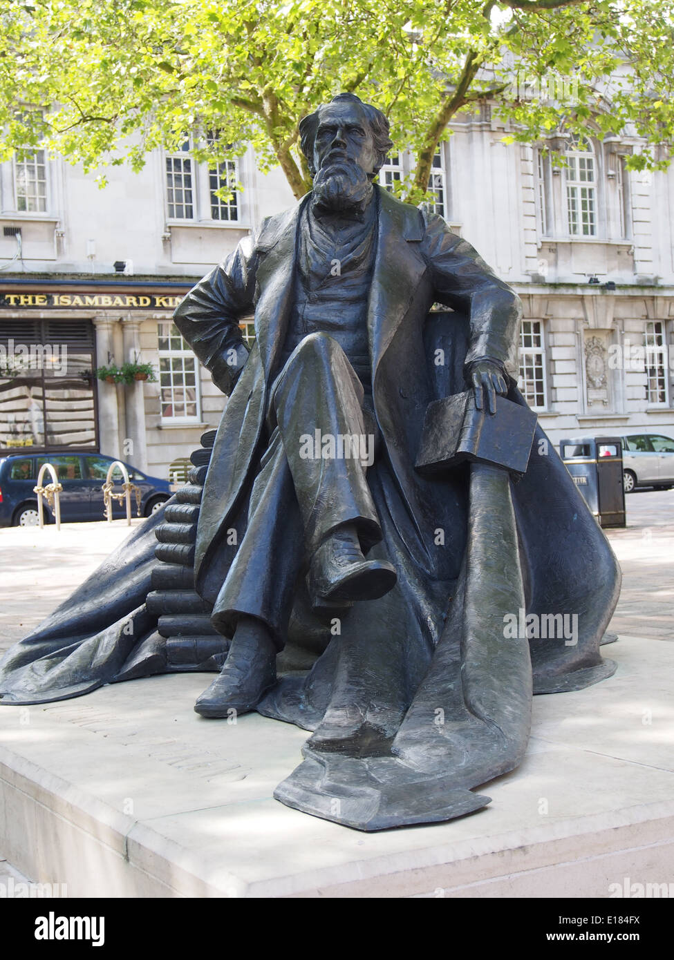 Charles dickens statue hi-res stock photography and images - Alamy