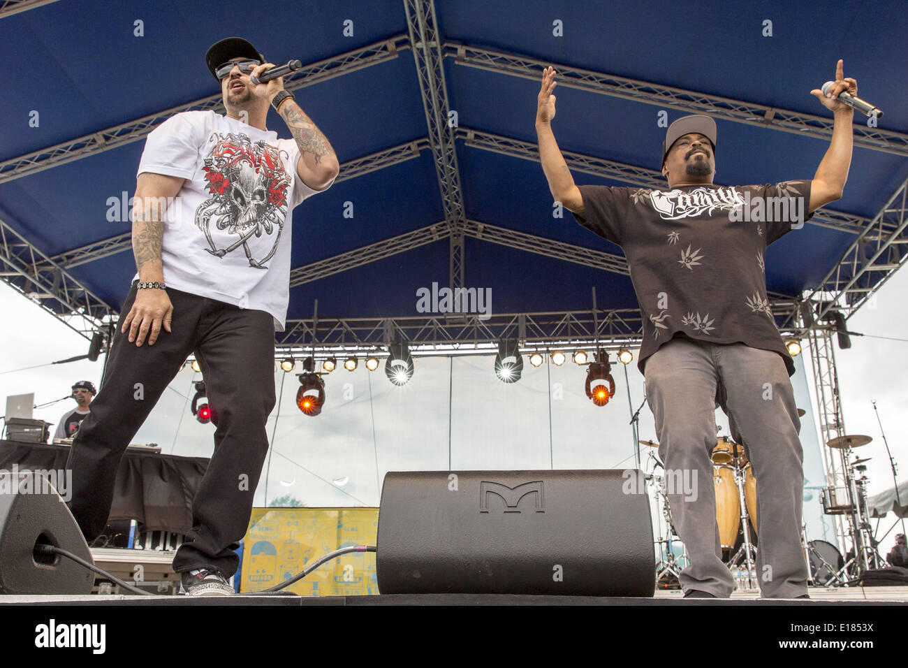 B real and sen dog of cypress hill hi-res stock photography and images ...