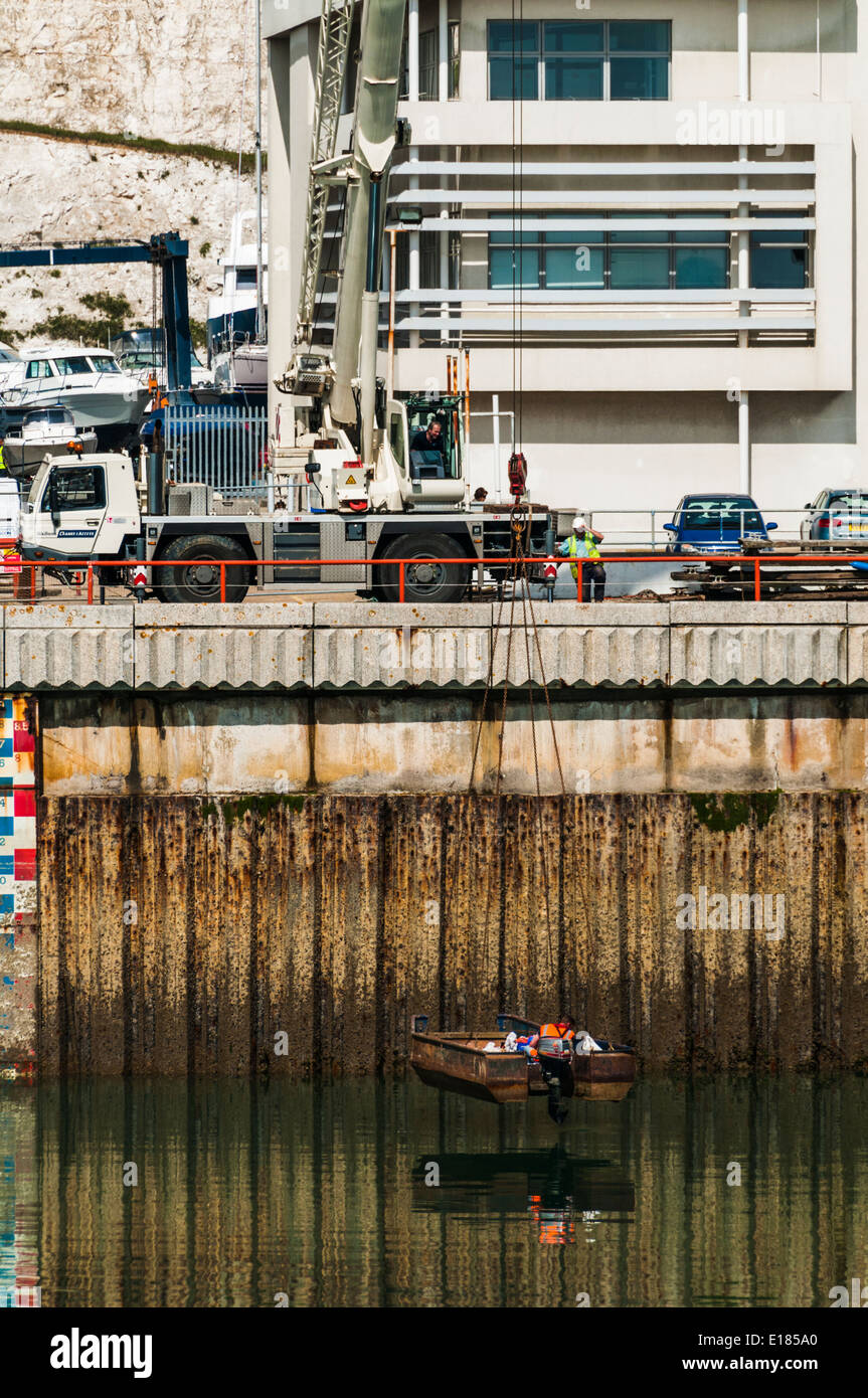 Boat being lifted out hi-res stock photography and images - Alamy