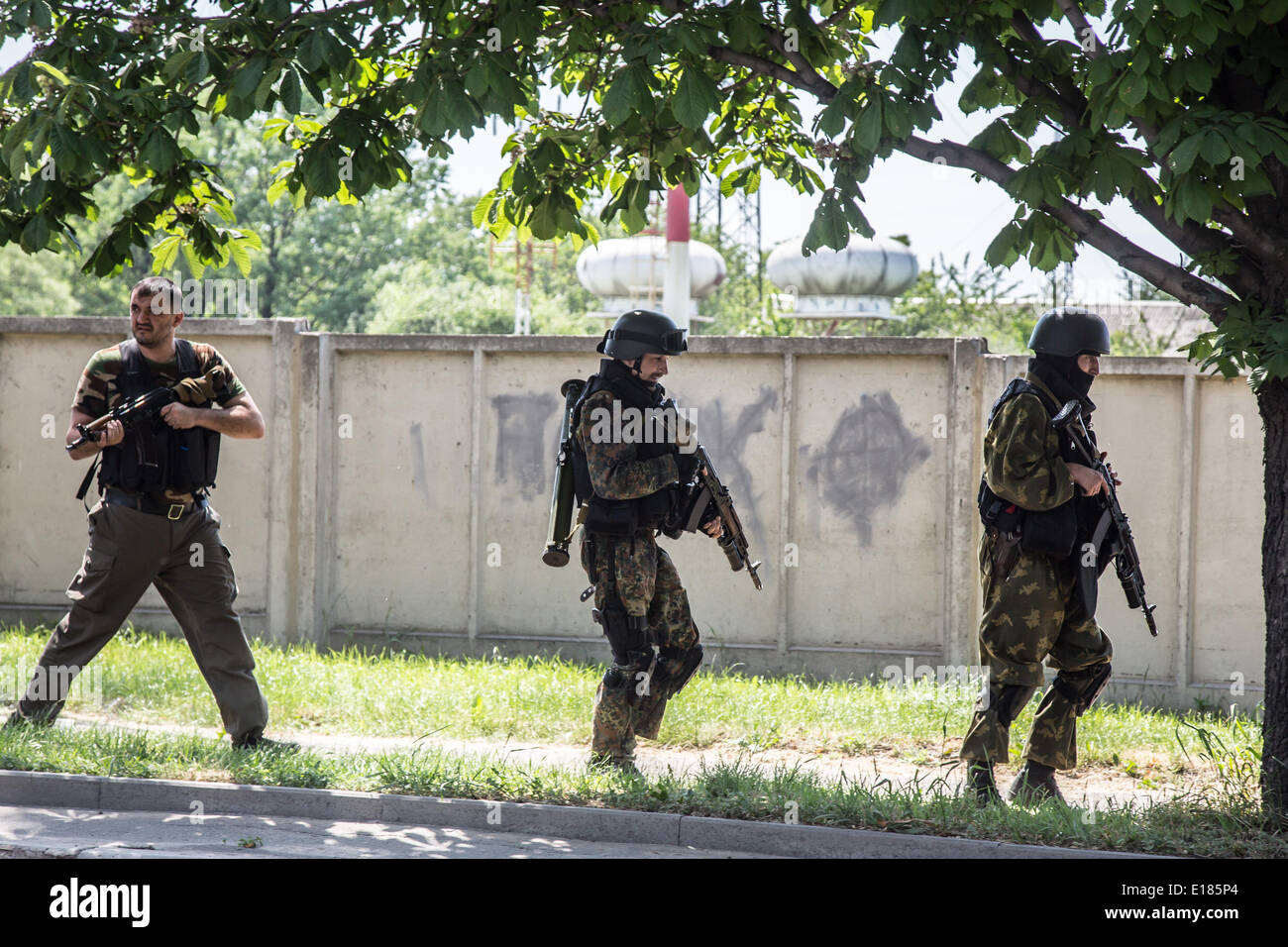 Donetsk, Ukraine. 26th May, 2014. Separatist combatants get into ...