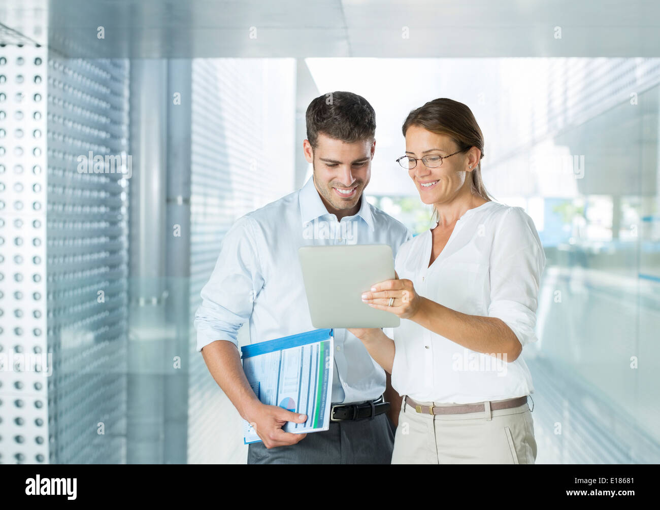 Digital collaboration people hi-res stock photography and images - Alamy
