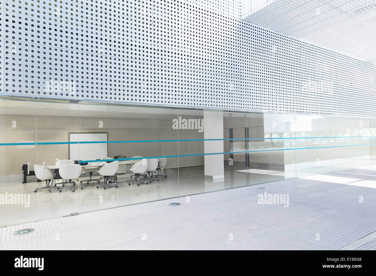 Modern office building Stock Photo - Alamy