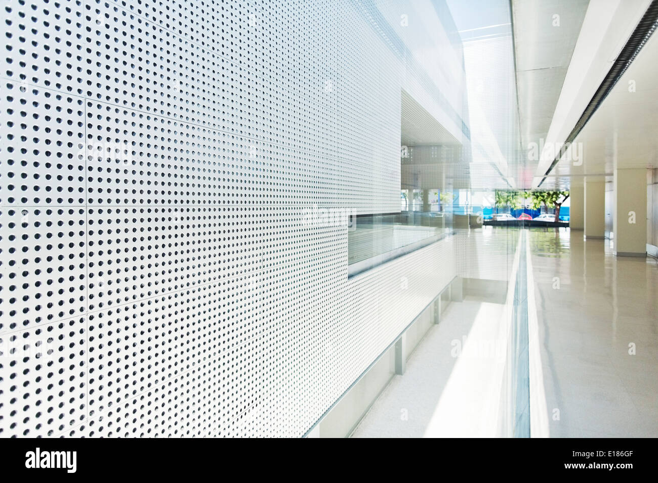 Inside modern building hi-res stock photography and images - Alamy