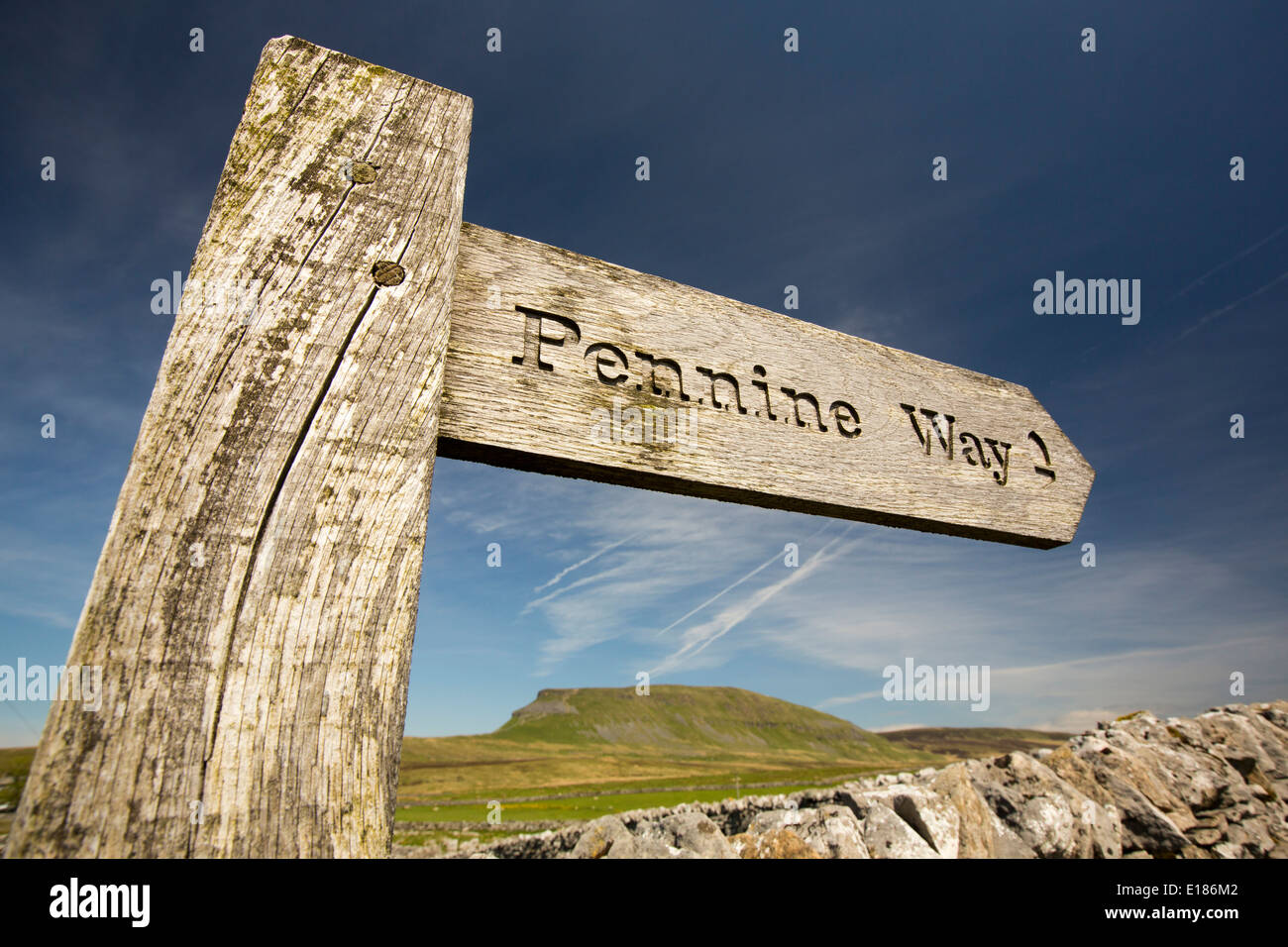 Pennine way sign hi-res stock photography and images - Alamy