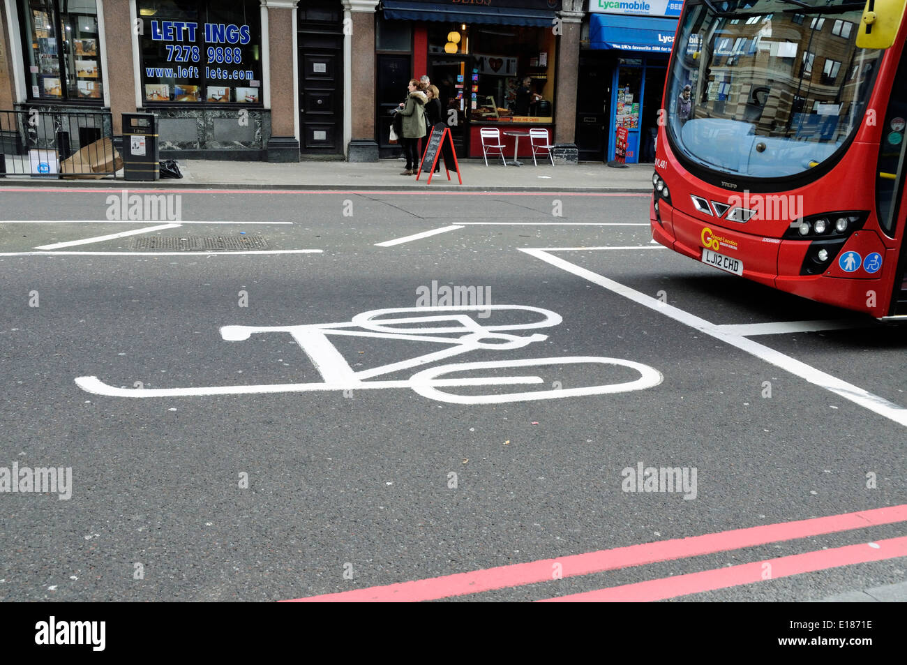 Uk bus stop sign hi-res stock photography and images - Alamy
