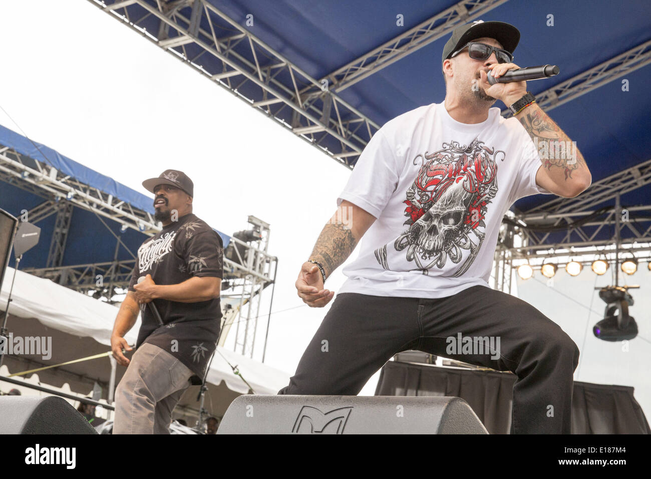B real and sen dog of cypress hill hi-res stock photography and images ...