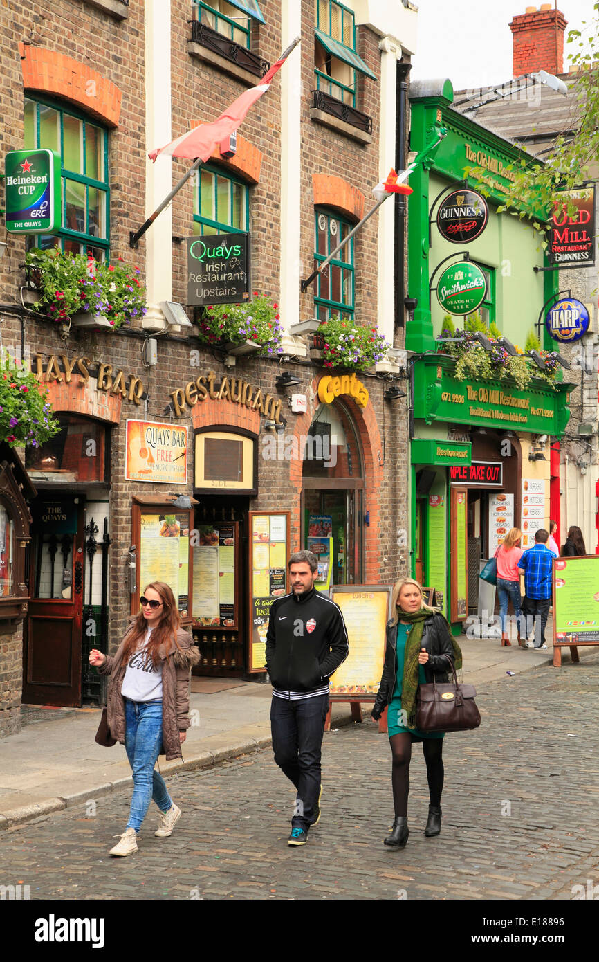 Ireland, Dublin, Temple Bar, street scene, restaurants, people Stock ...