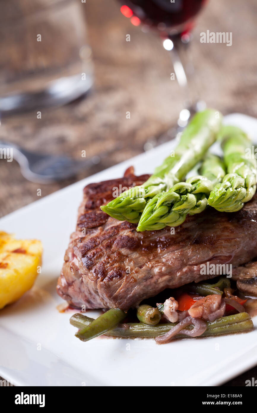 grilled steak with asparagus Stock Photo - Alamy