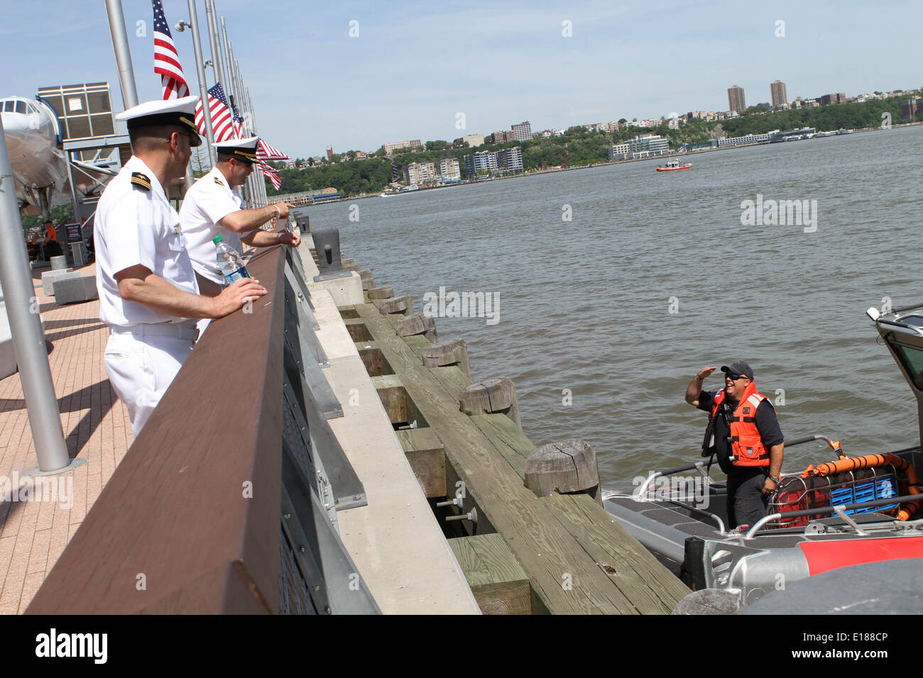 Uss cole memorial hi-res stock photography and images - Alamy
