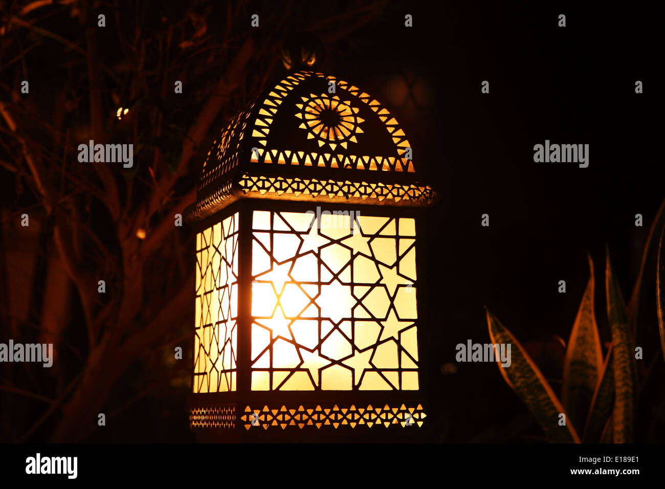 Arabian lamp hi-res stock photography and images - Alamy