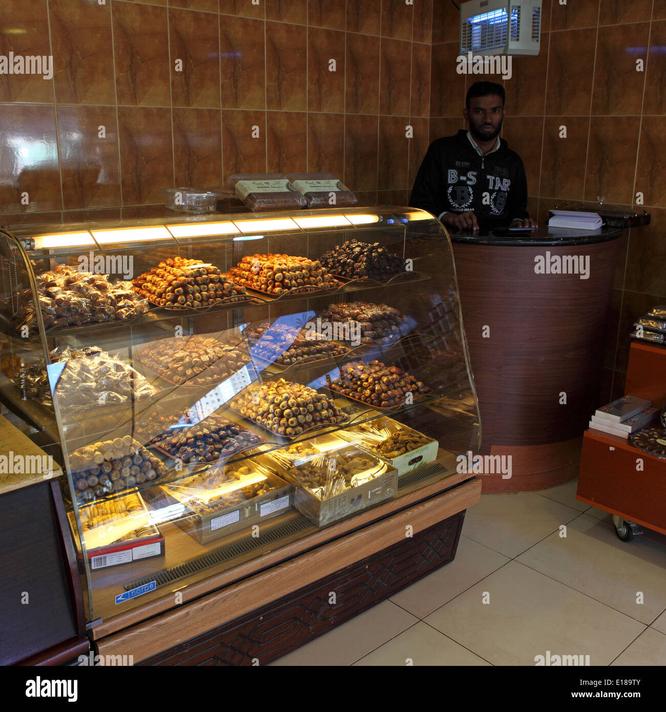 Date market abu dhabi hi-res stock photography and images - Alamy