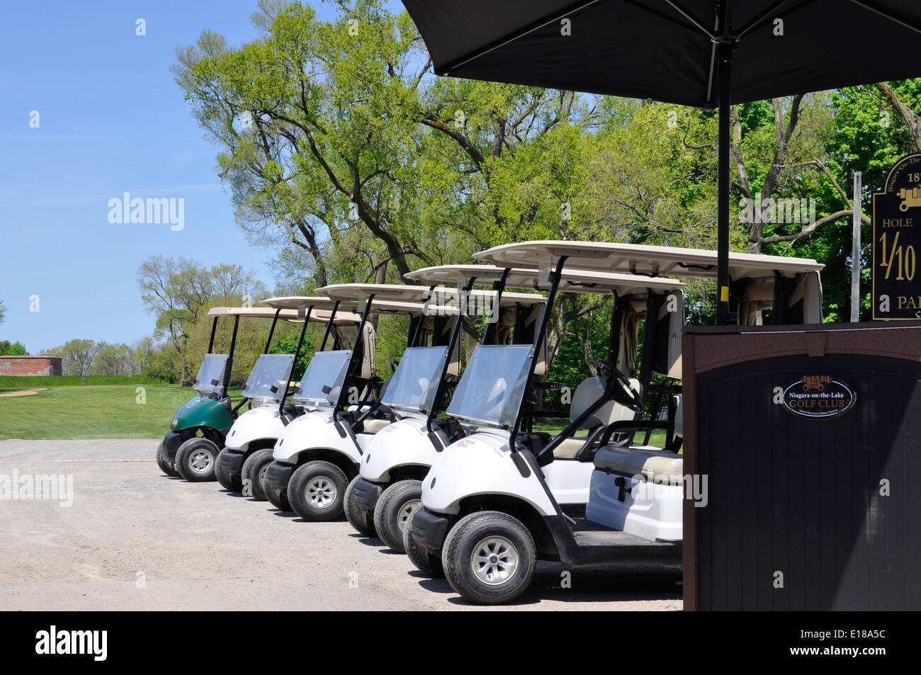 Go golfing hi-res stock photography and images - Alamy