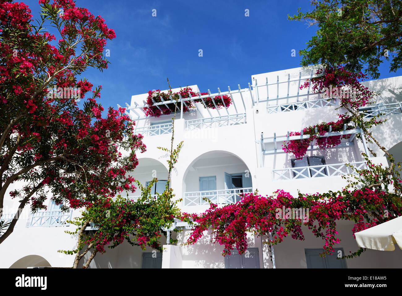 Building of hotel in traditional Greek style, Santorini island, Greece ...