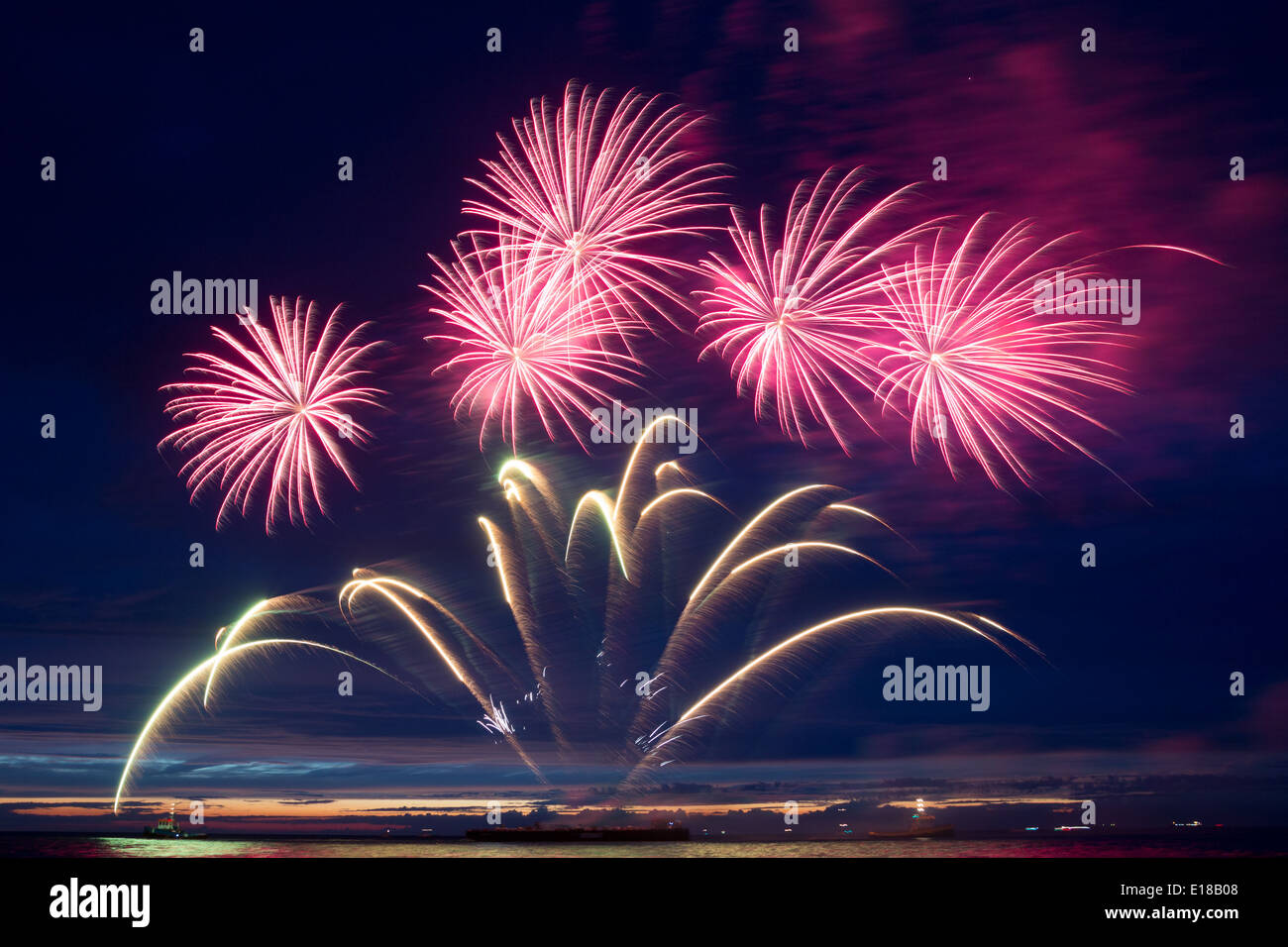 Firework display hi-res stock photography and images - Alamy