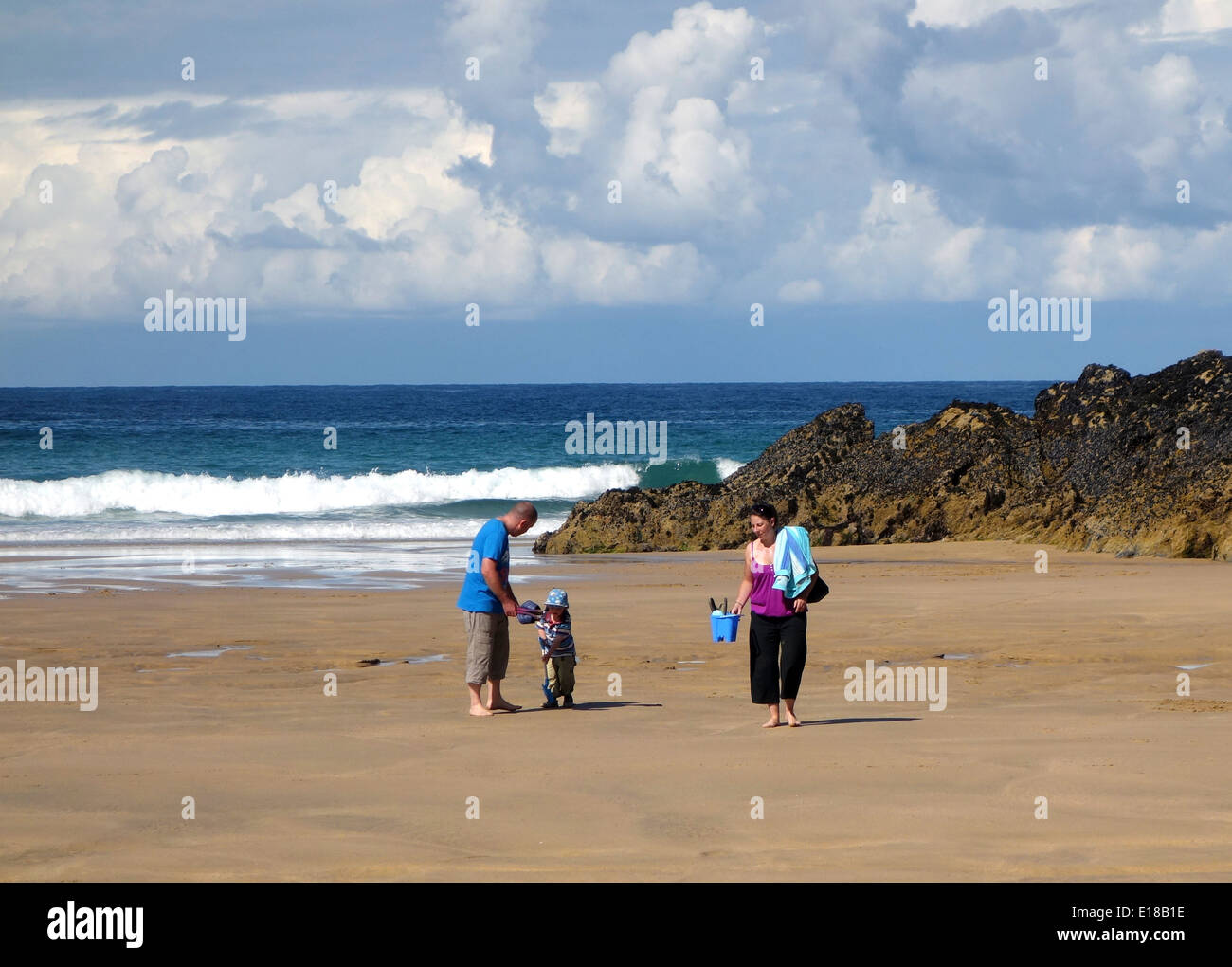 Family on beach holiday hi-res stock photography and images - Alamy