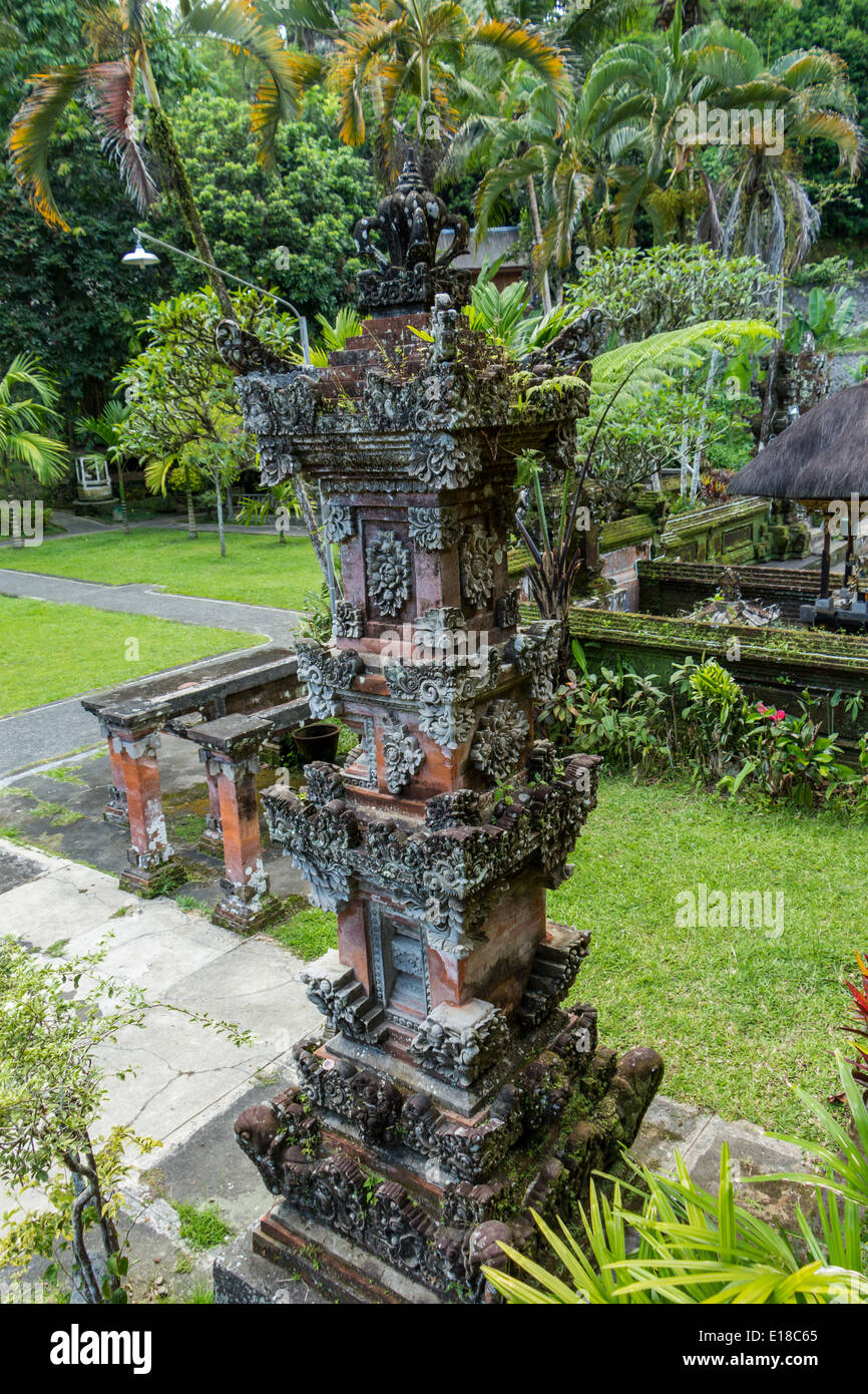 Ornate column in formal Balinese garden Stock Photo - Alamy