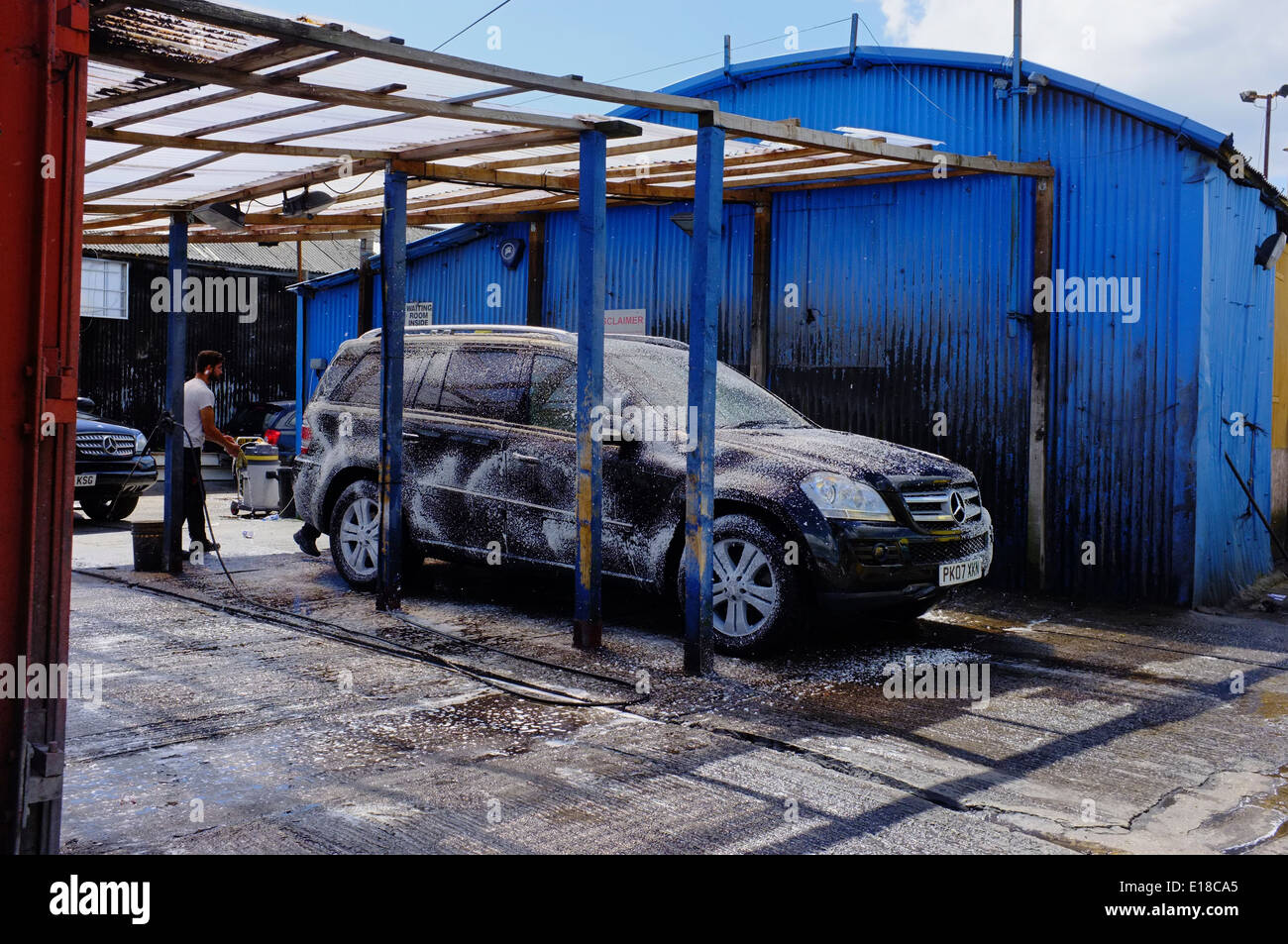 Car being washed hi-res stock photography and images - Alamy