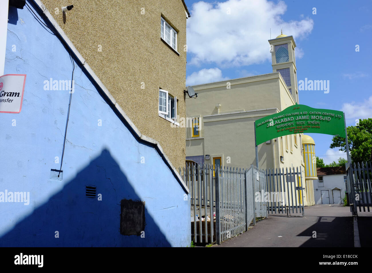 Luton mosque hi-res stock photography and images - Alamy