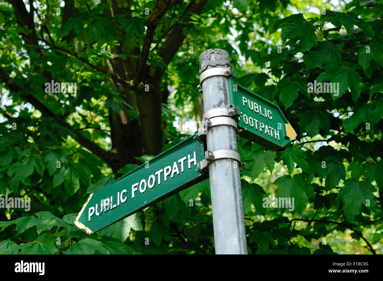 Public footpath signs hi-res stock photography and images - Alamy