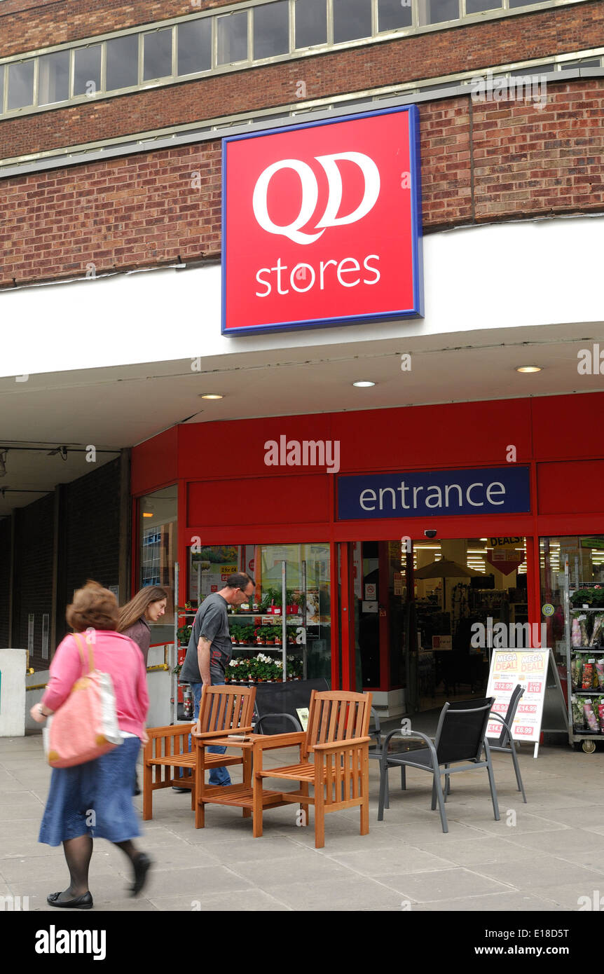 Retail store entrance hi-res stock photography and images - Alamy