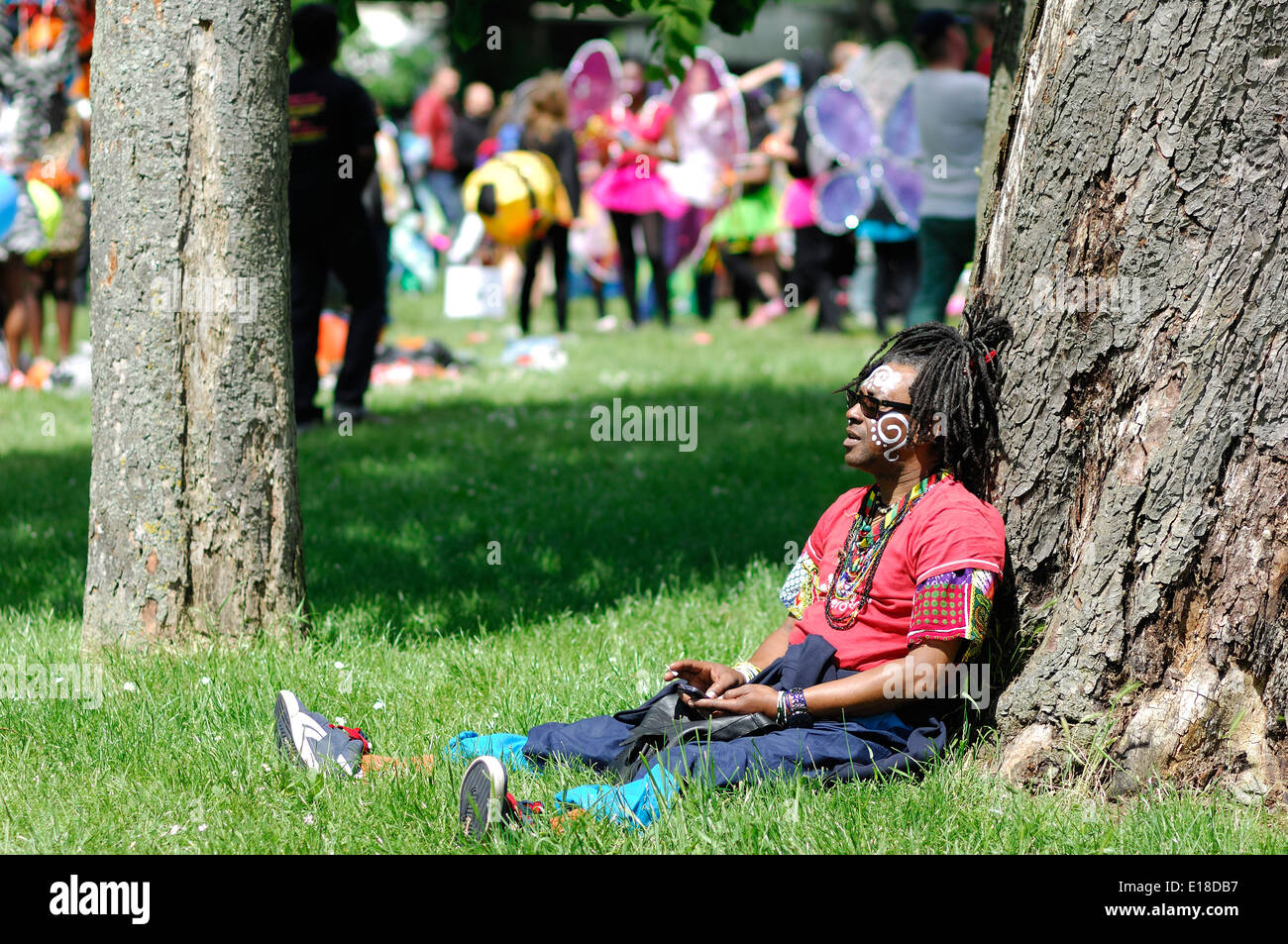 Resting against tree hi-res stock photography and images - Alamy