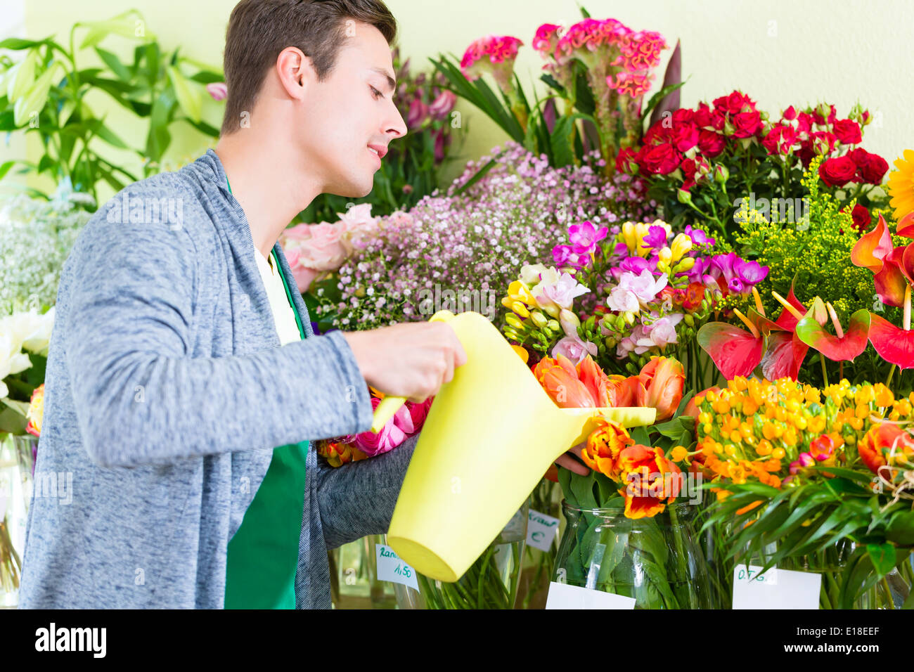 Working pour hi-res stock photography and images - Alamy