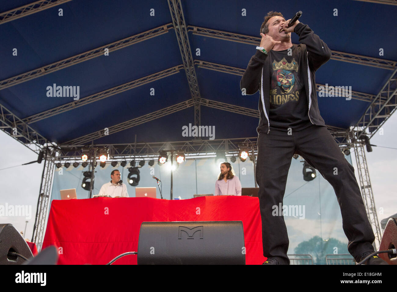 Shakopee, Minnesota, USA. 25th May, 2014. Rapper SLUG of Atmosphere ...