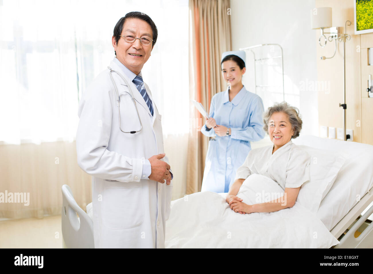 Medical workers with patient in hospital Stock Photo - Alamy