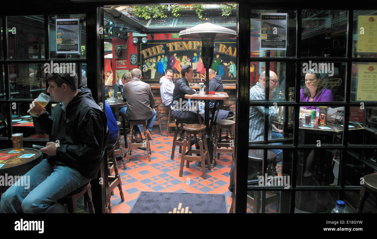 Ireland pub interior hi-res stock photography and images - Alamy