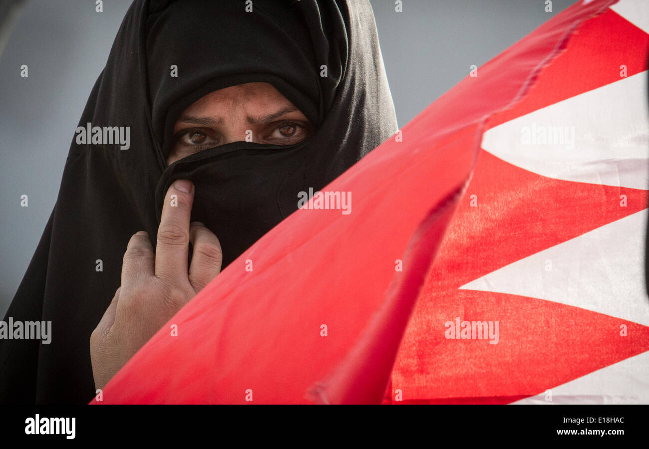 Bahraini woman hi-res stock photography and images - Alamy