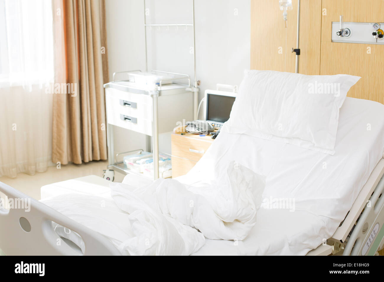 Empty hospital room hi-res stock photography and images - Alamy