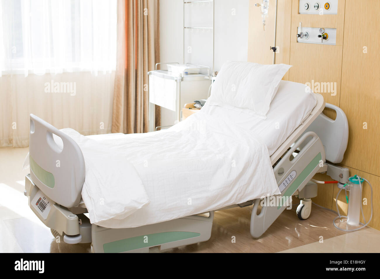 Empty hospital room Stock Photo - Alamy