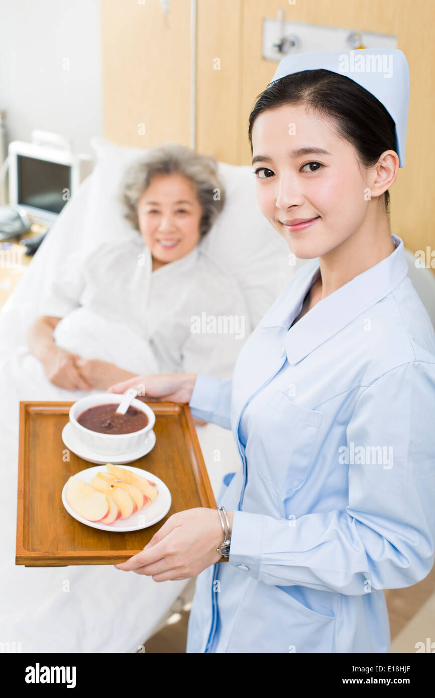 Patient eating hospital nurse hi-res stock photography and images - Alamy