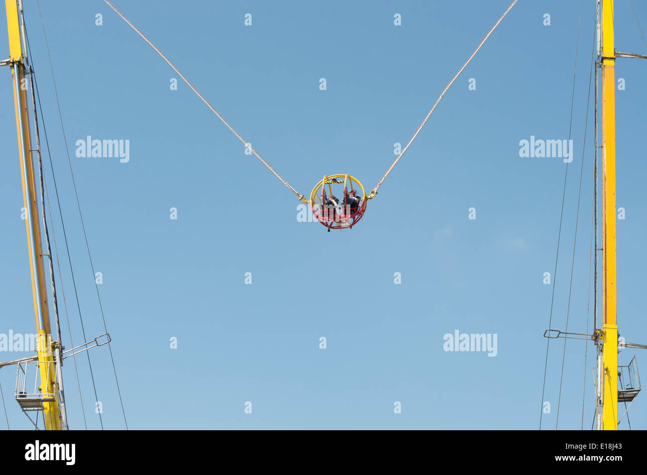 Bungee ride hi-res stock photography and images - Alamy