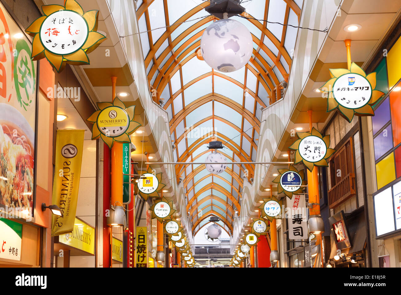 Shopping mall ceiling hi-res stock photography and images - Alamy