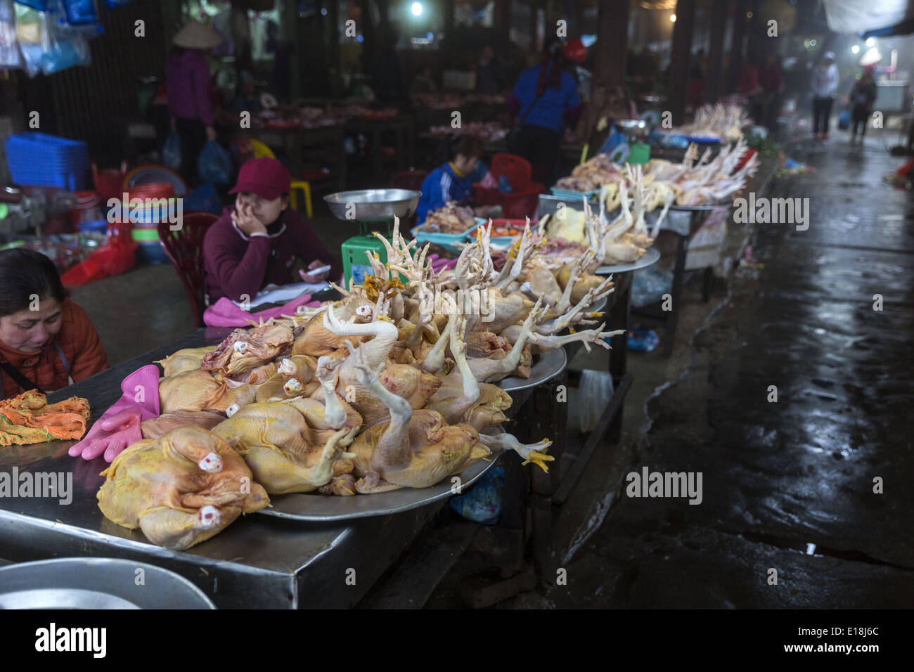 Stalls selling chickens in the market town of Sapa Stock Photo - Alamy
