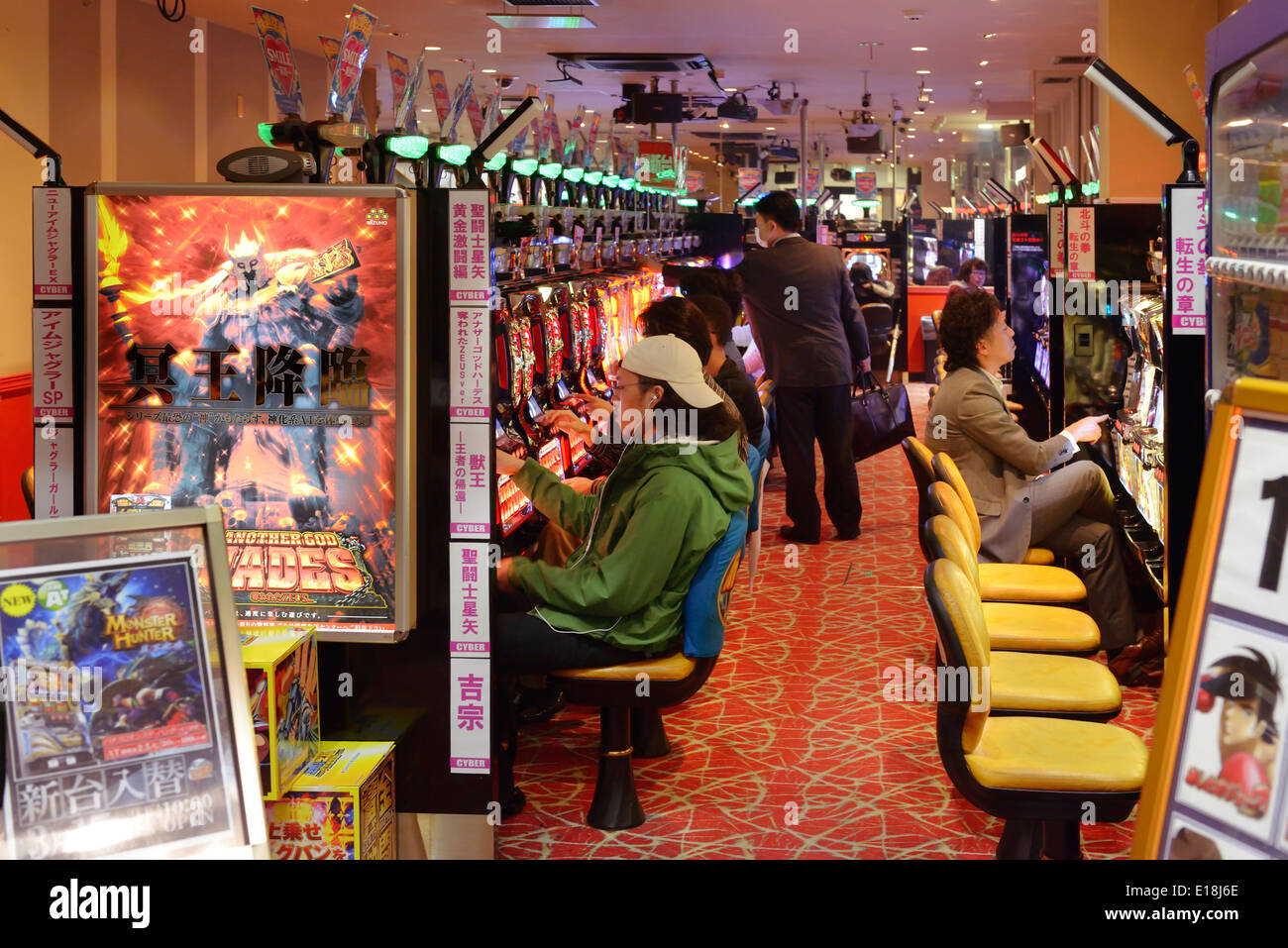 People at an arcade in Tokyo, Japan Stock Photo - Alamy