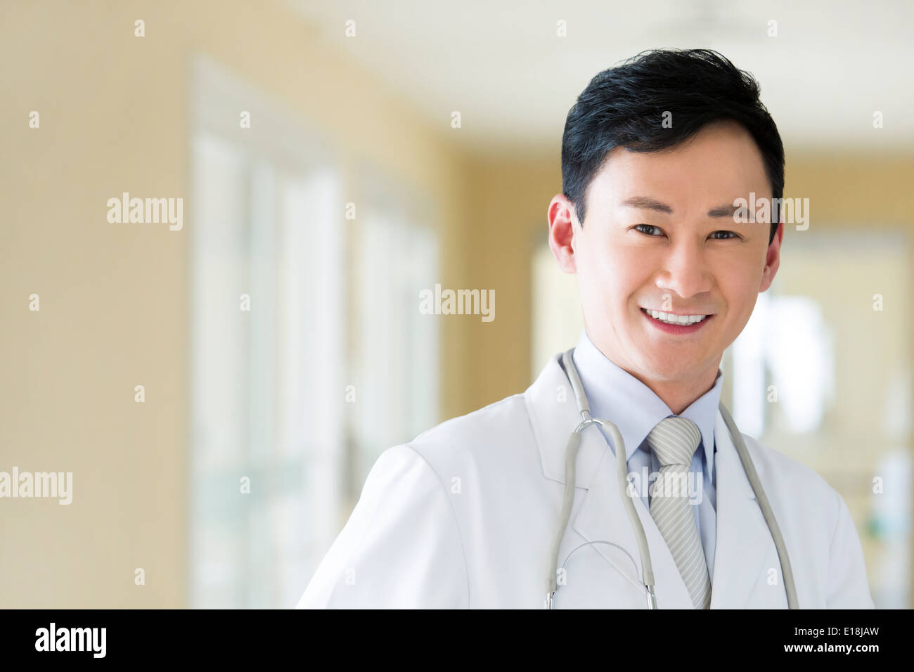 Hospital worker chinese hi-res stock photography and images - Alamy
