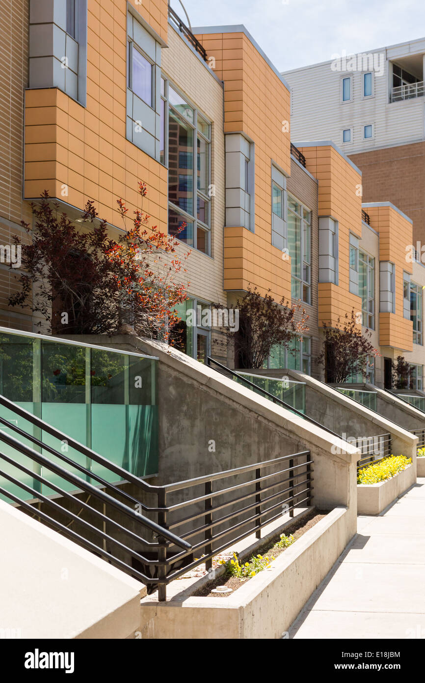 Row of contemporary townhomes at Riverside development Stock Photo - Alamy