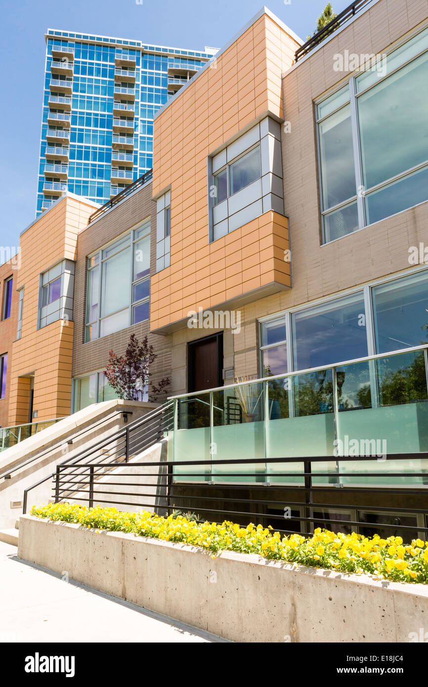 Row of contemporary townhomes at Riverside development Stock Photo - Alamy