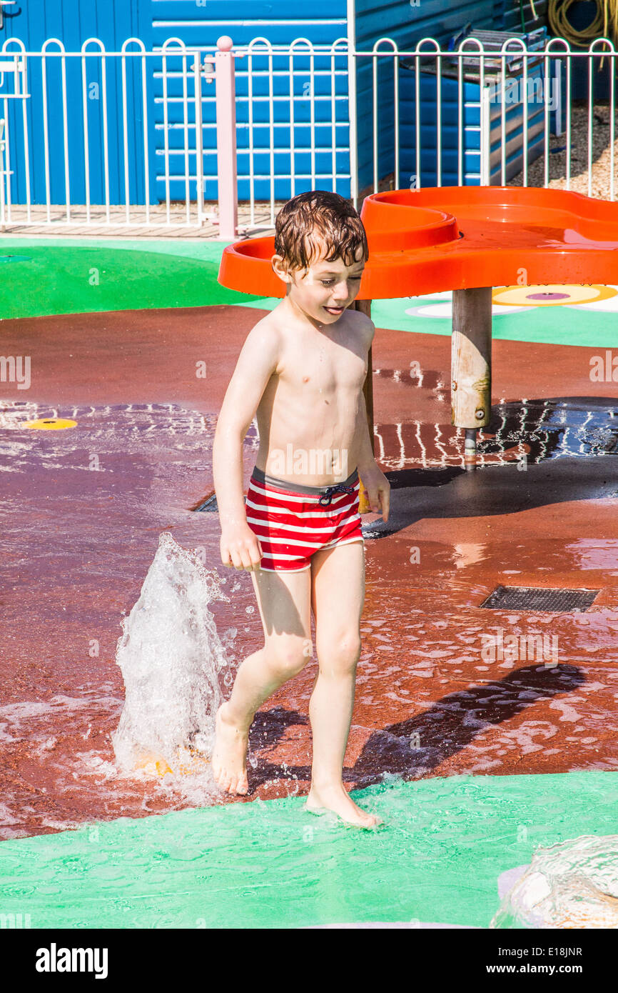 Muddy Puddle's Water Splash Park, Peppa Pig World, Paultons Park ...
