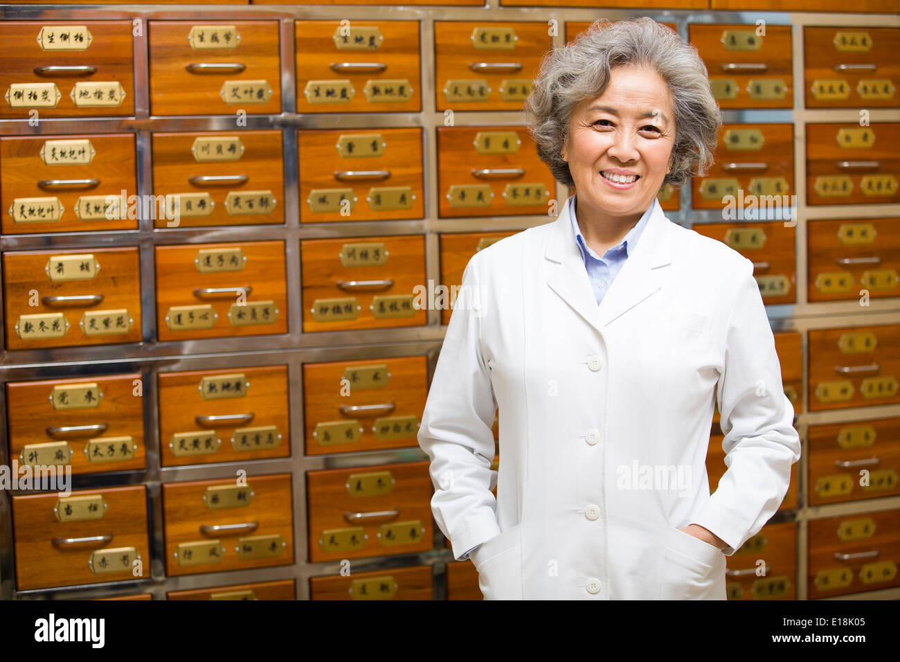 Traditional chinese medicine hospital hi-res stock photography and ...