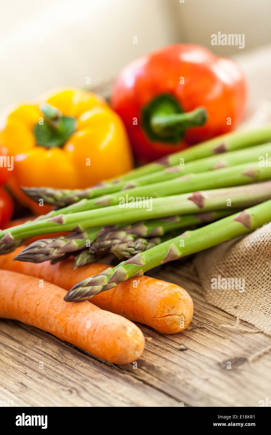 Fresh vegetables in a country kitchen Stock Photo - Alamy