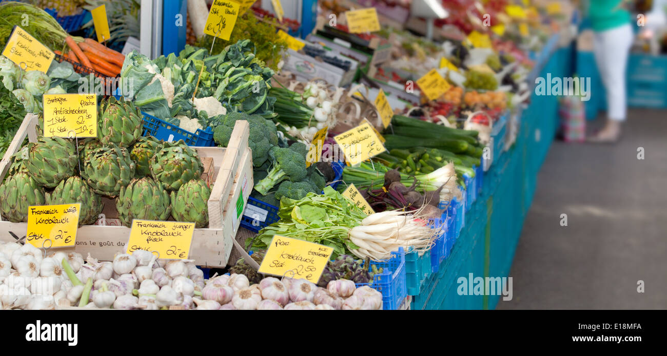 Fresh vegetables at german market stall Stock Photo - Alamy