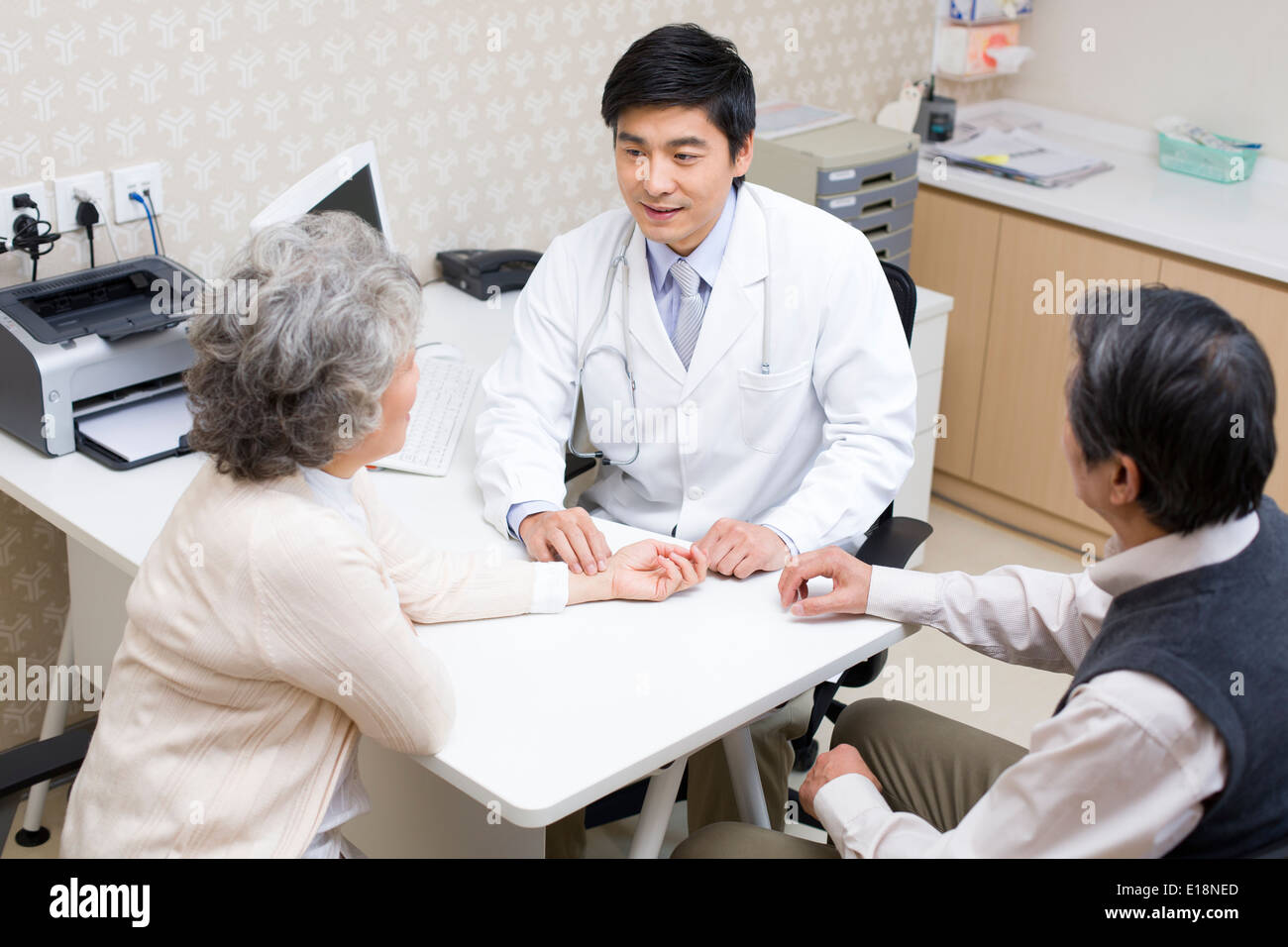 Pulse Taking China High Resolution Stock Photography and Images - Alamy