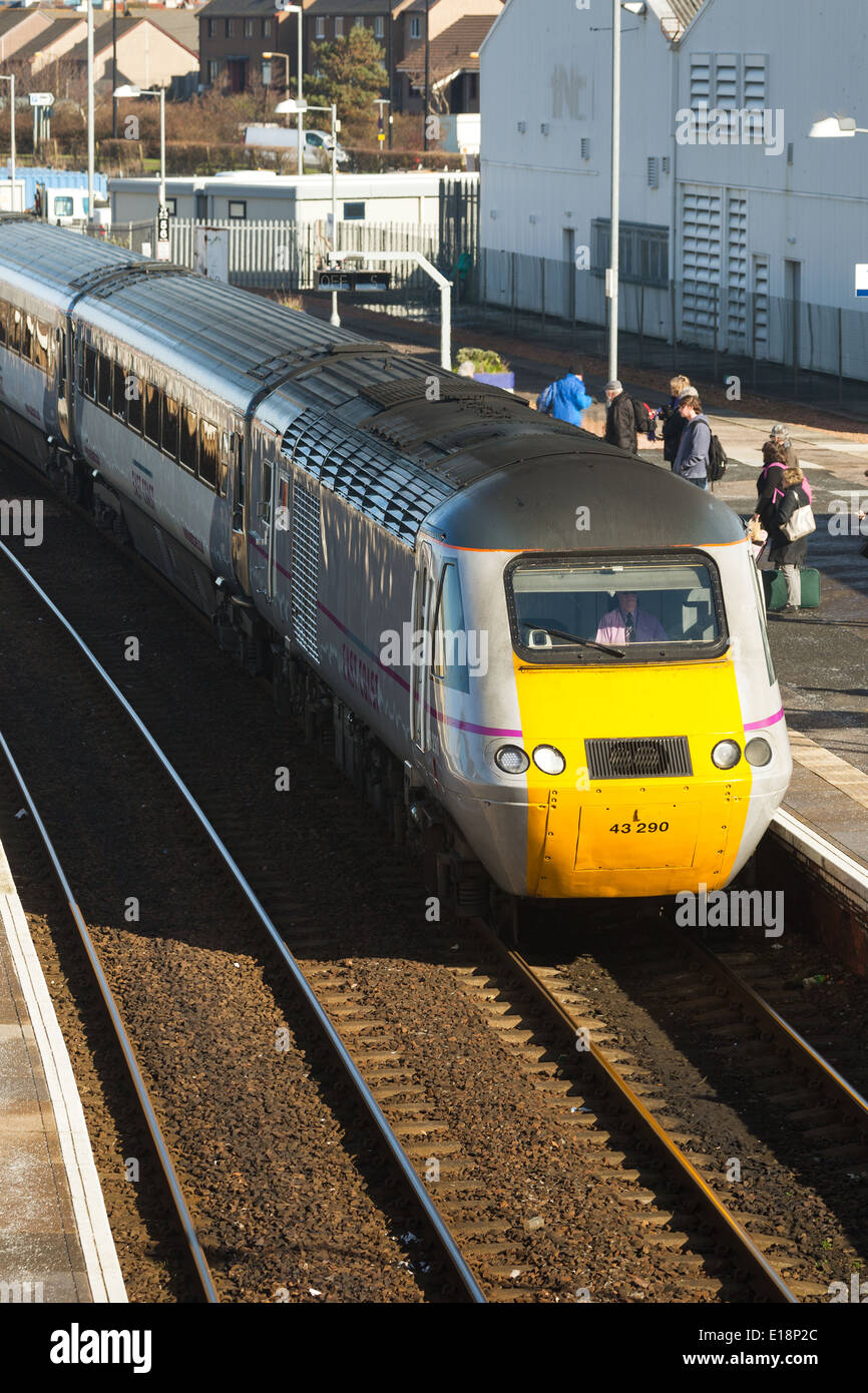 East coast train stopping at Montrose Station from Aberdeen bound for ...