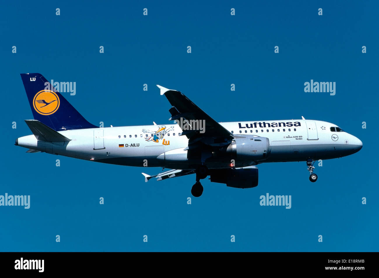 An Airbus A319 passenger aircraft of german airline Lufthansa in ...